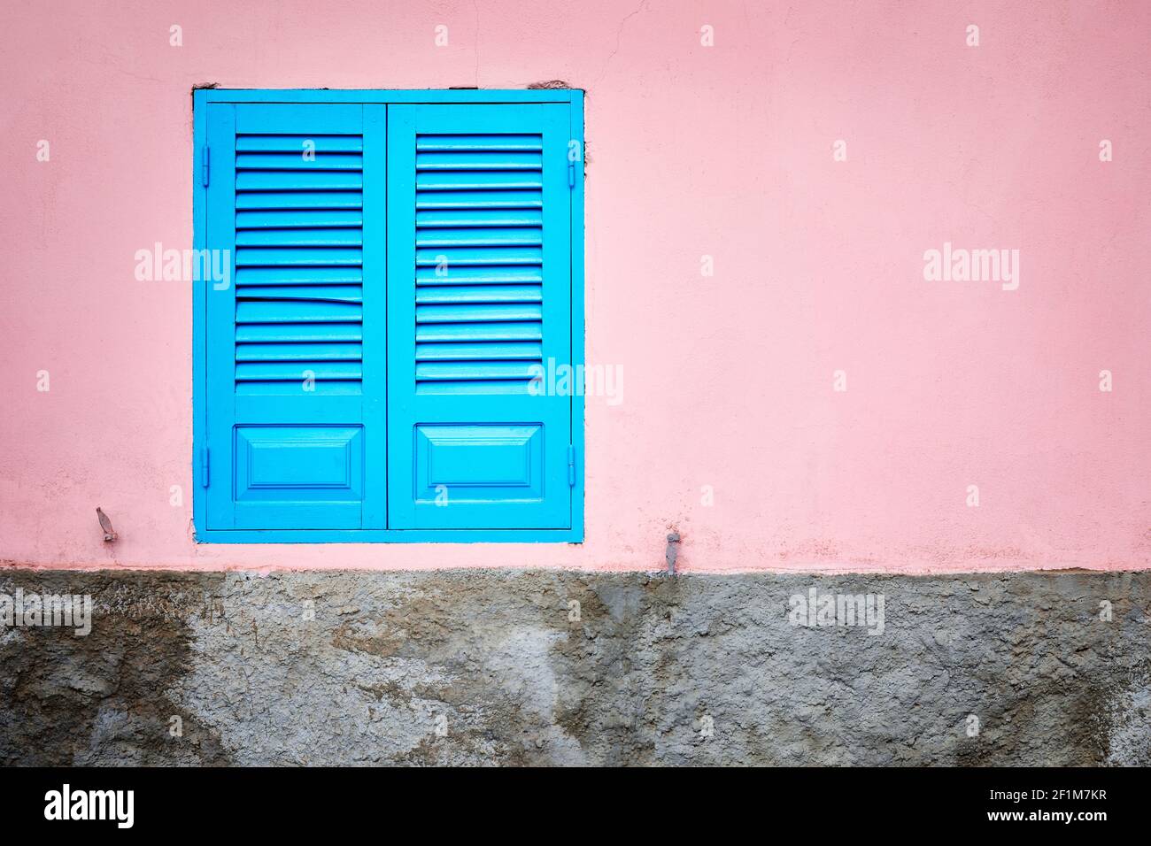 Pink shutter hi-res stock photography and images - Alamy
