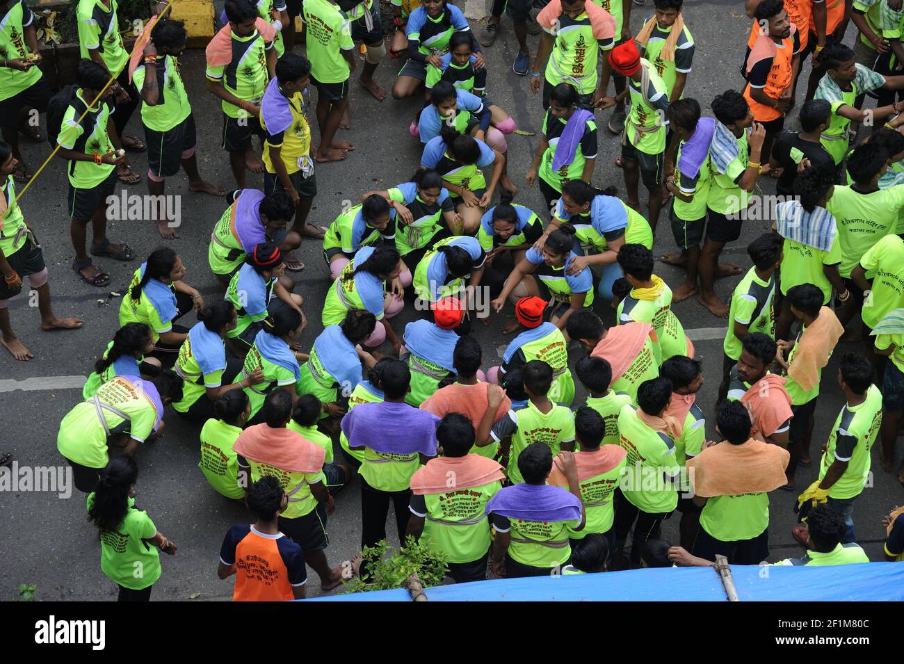 Human Pyramid girls trying to break dahi handi on Janmashtami ...