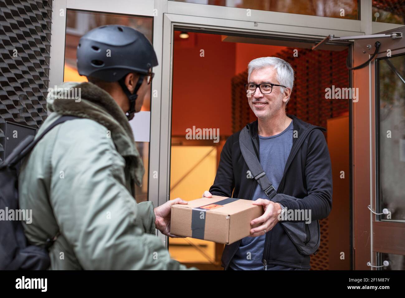 Parcel delivery logistics delivering service hi-res stock photography ...