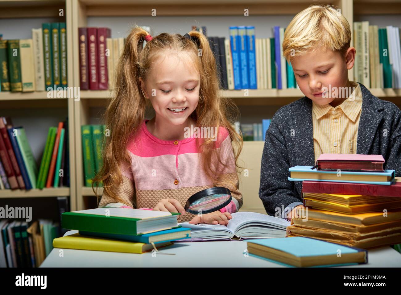 Small book magnifying glass hi-res stock photography and images - Alamy