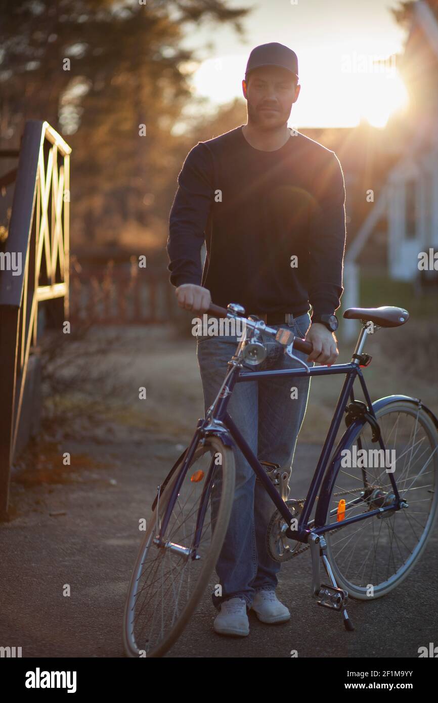 The standing man umea hi-res stock photography and images - Alamy