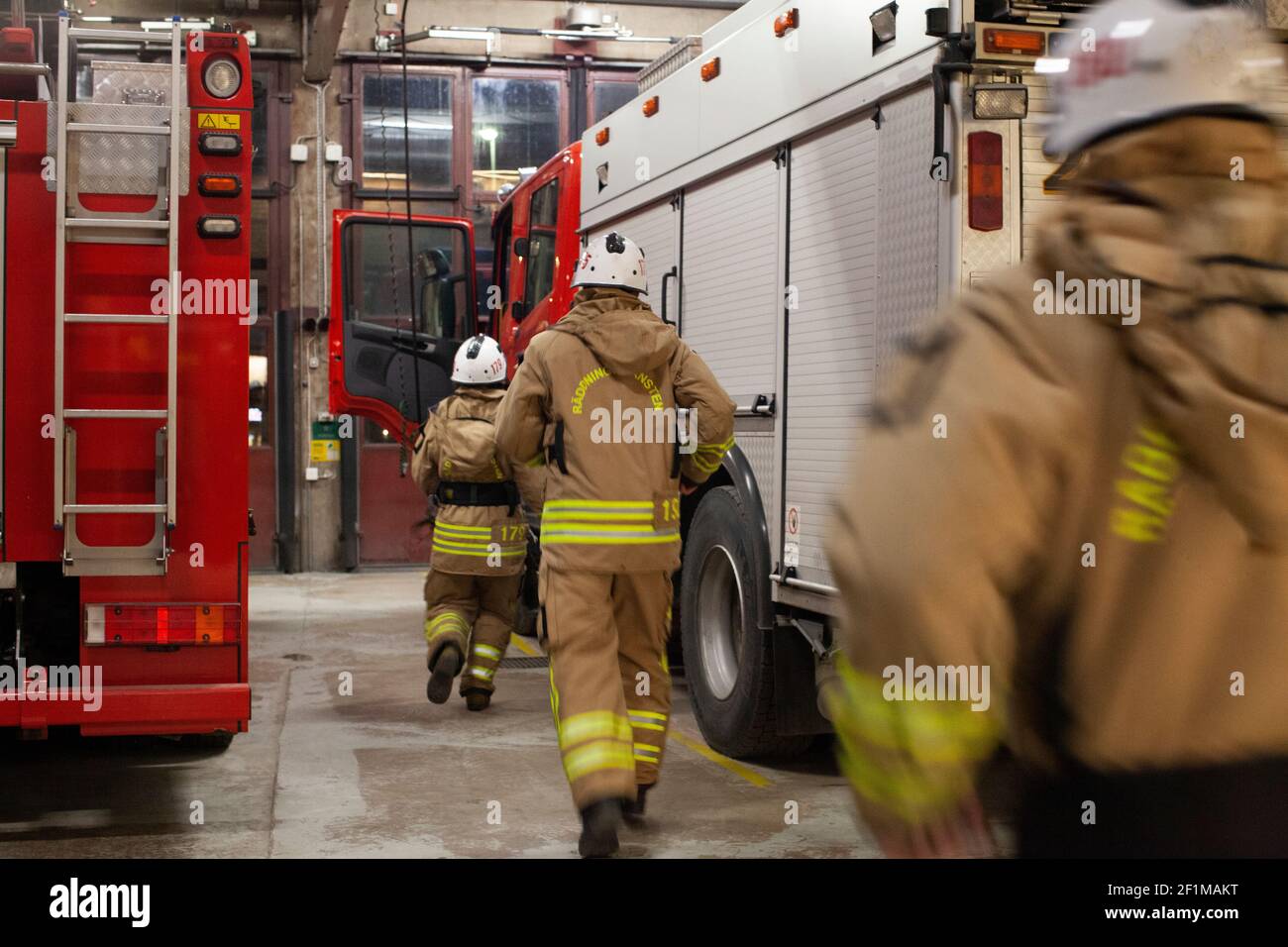 Firefighters walking into fire engine Stock Photo - Alamy