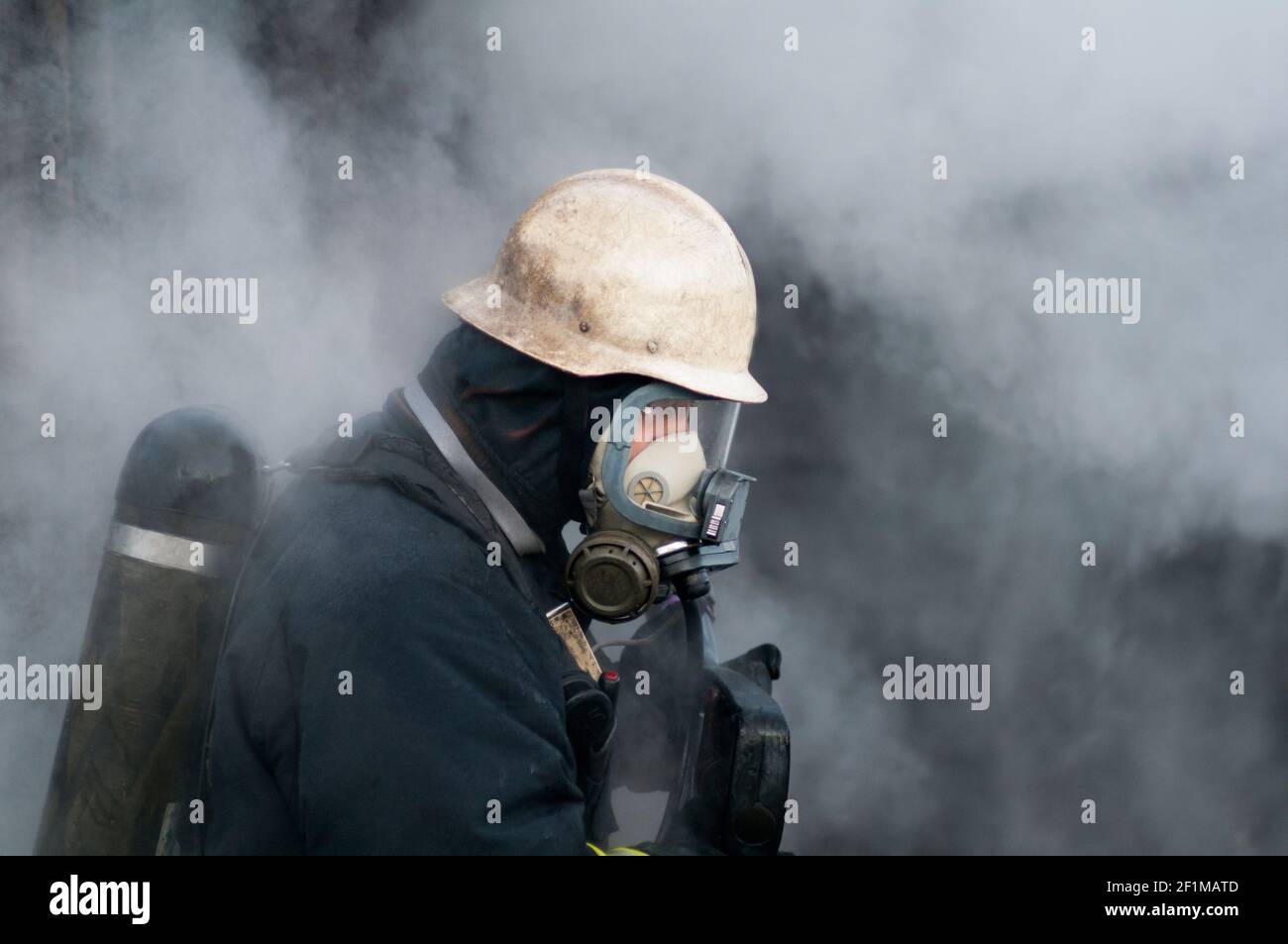 Firefighter with breathing equipment Stock Photo - Alamy