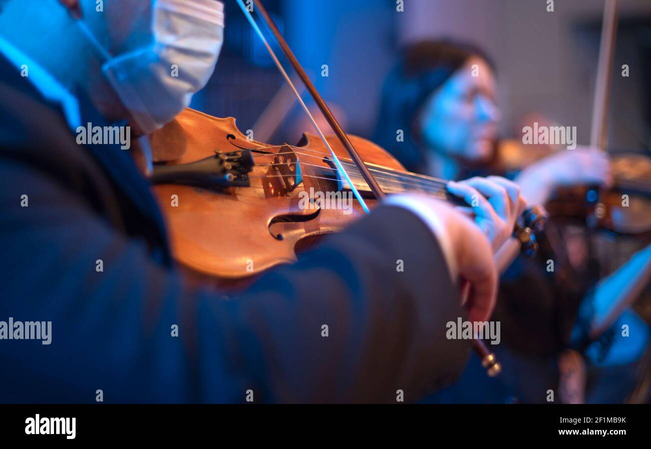 Female violinist performing orchestra hi-res stock photography and images - Alamy