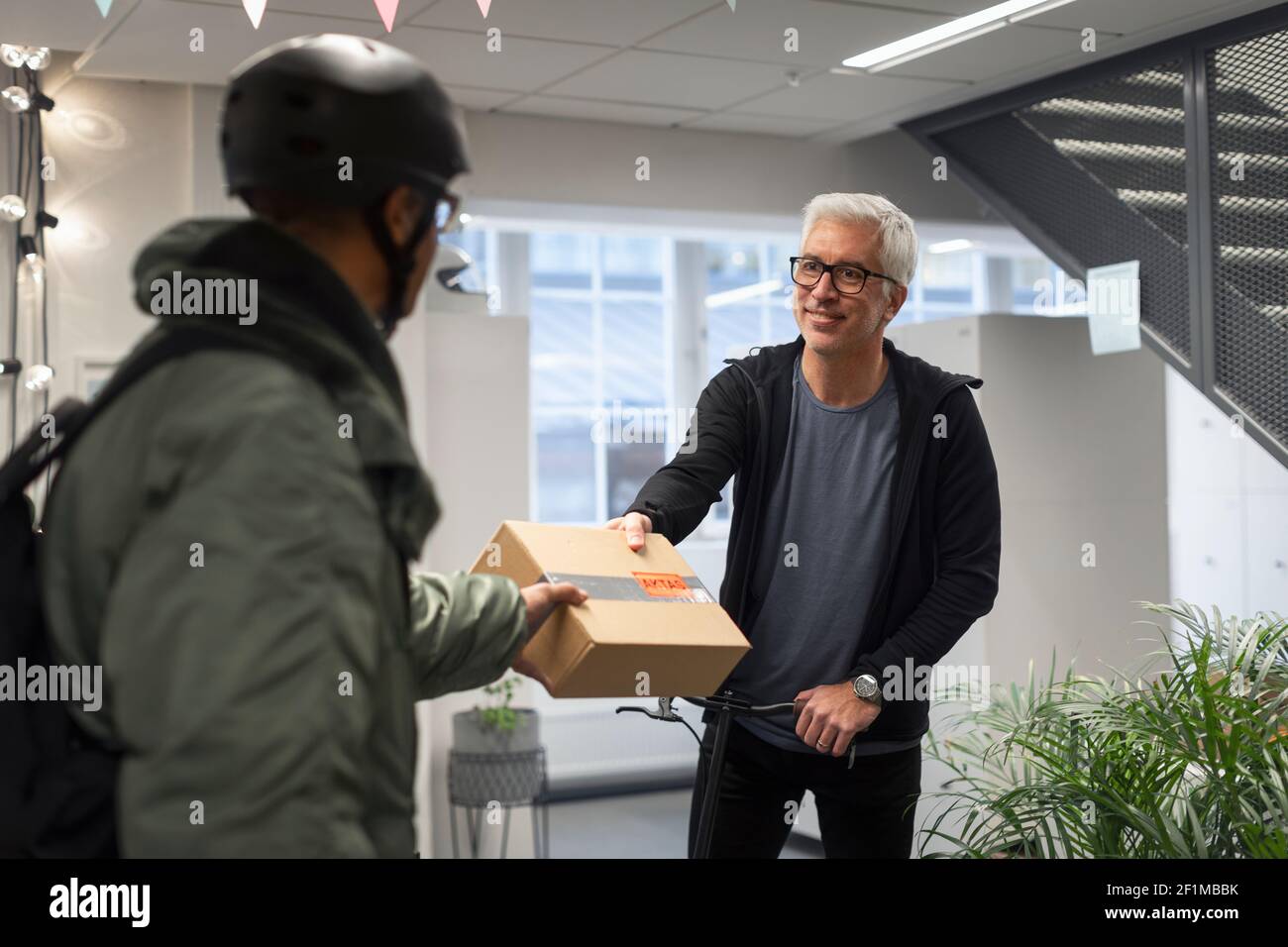 Parcel delivery logistics delivering service hi-res stock photography ...