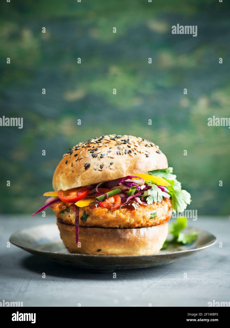 Hamburger with vegetarian meat hi-res stock photography and images - Alamy