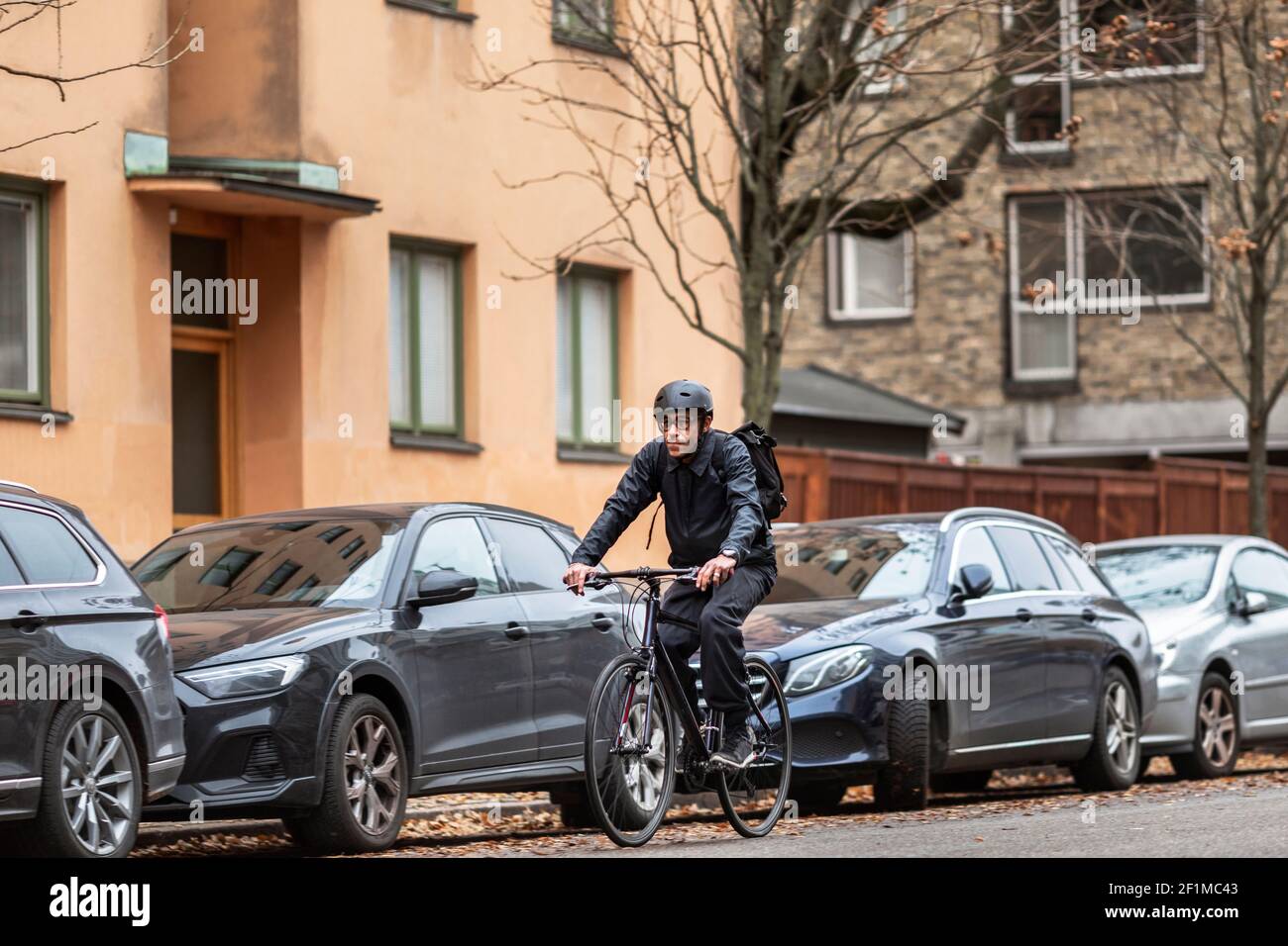 Bicycle courier cycling Stock Photo - Alamy