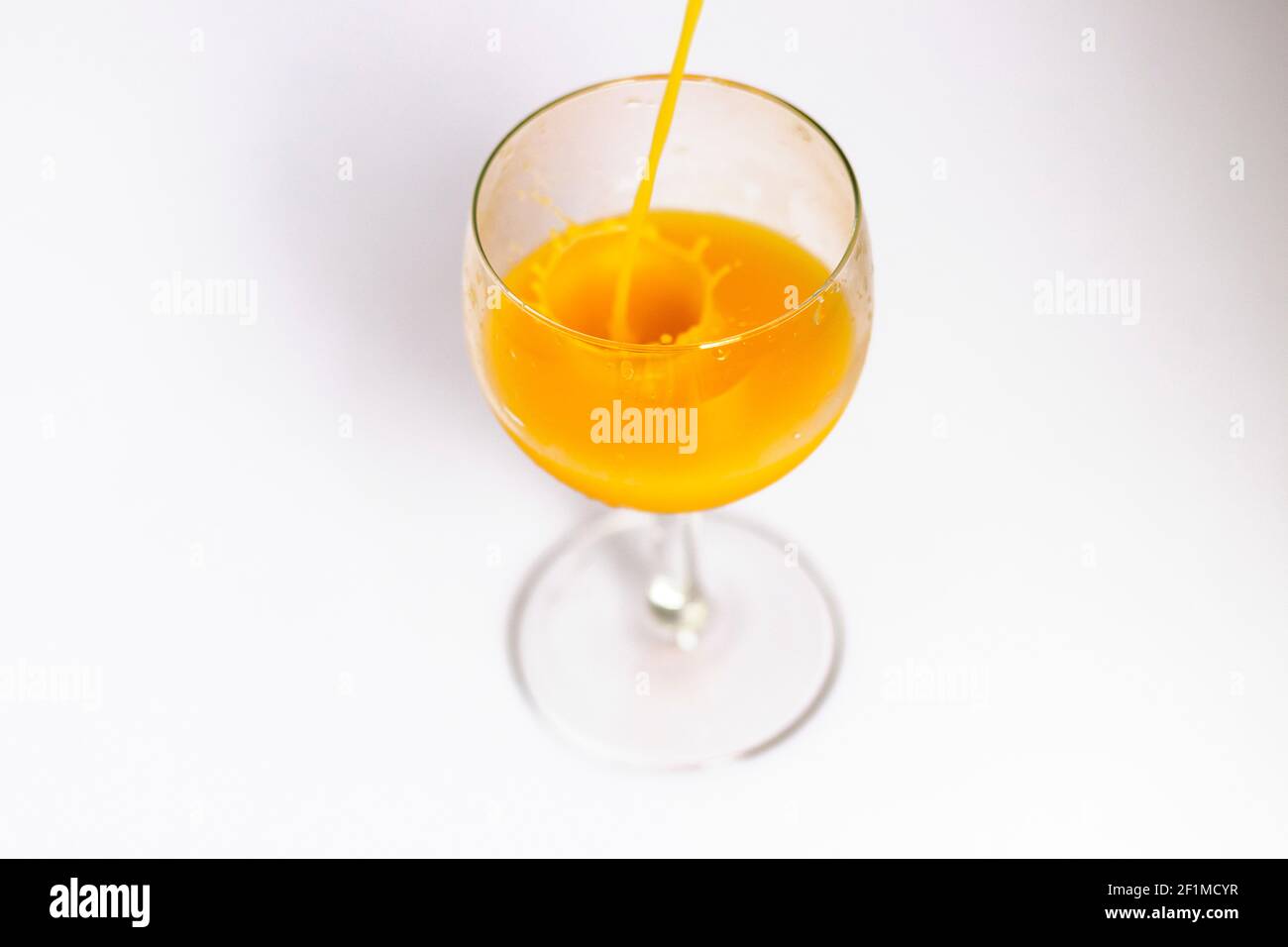 Splashes orange juice healthy food hi-res stock photography and images ...