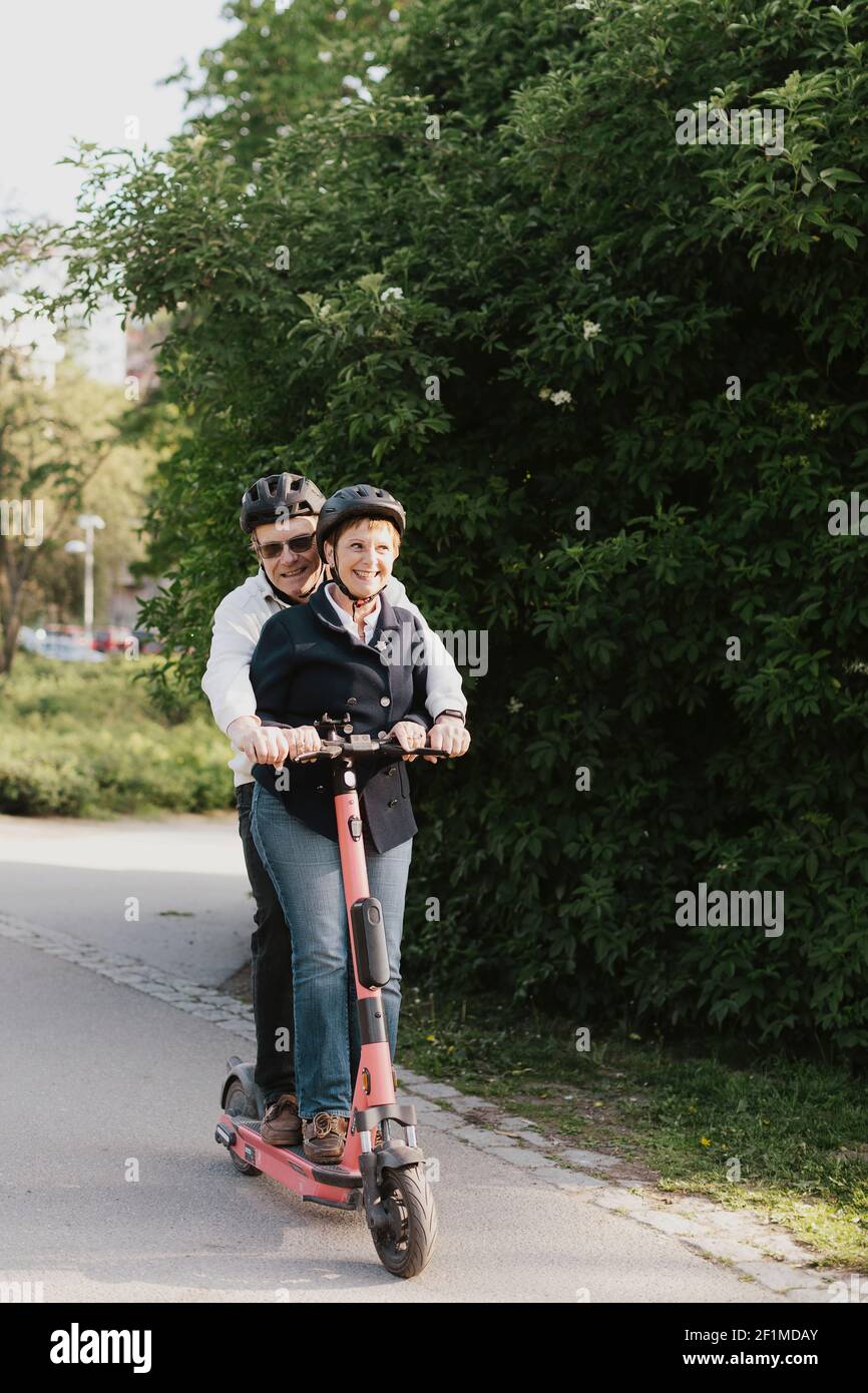 Couple riding an electric scooter hi-res stock photography and images ...