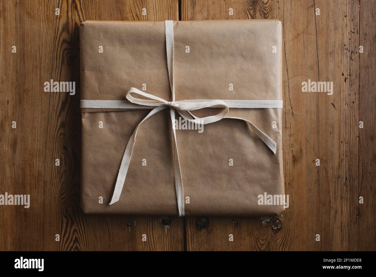 Packed present hi-res stock photography and images - Alamy