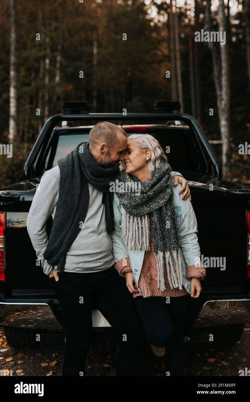 Man and woman kissing car hi-res stock photography and images - Alamy