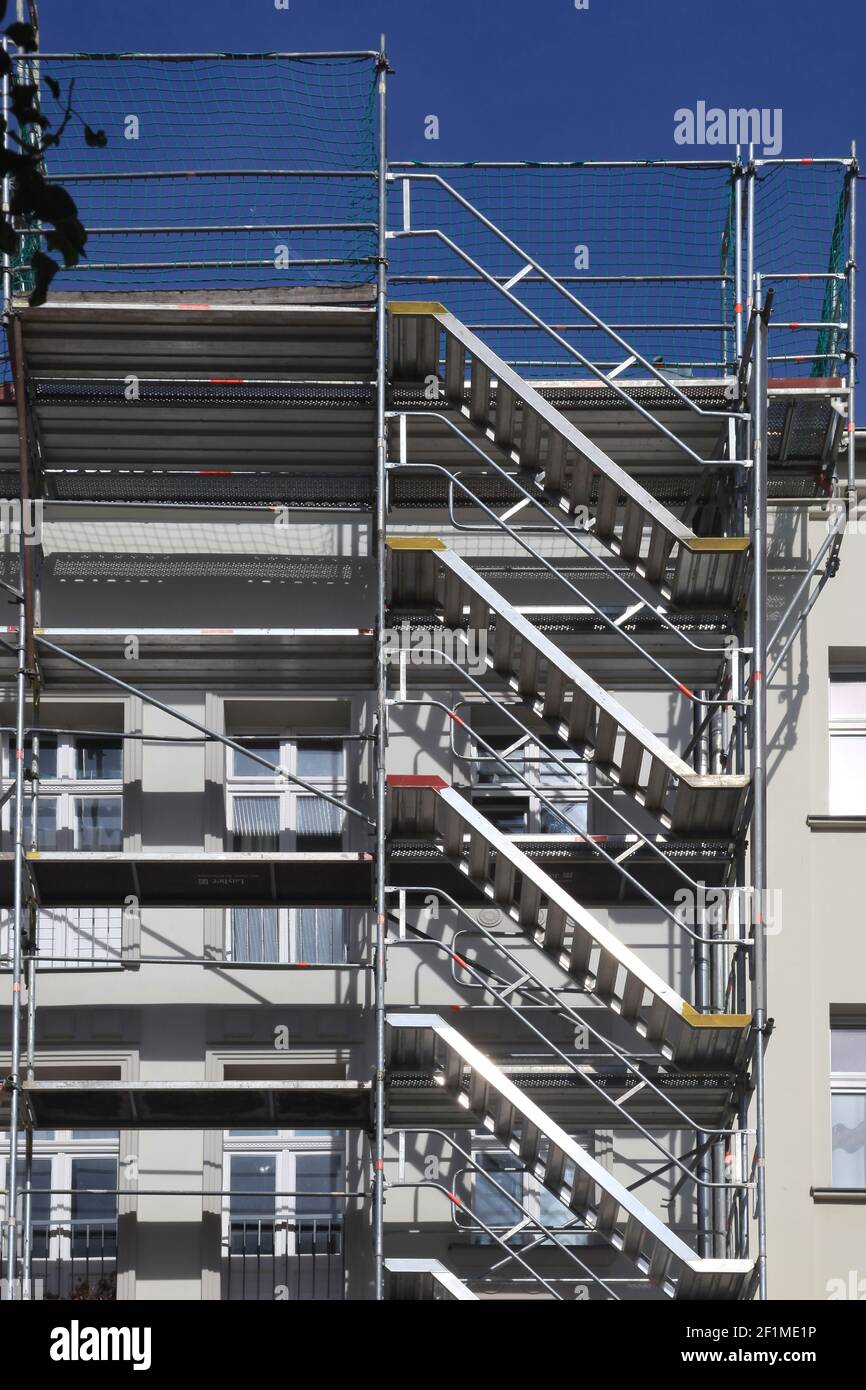 Scaffolding in front of house, facade renovation Stock Photo - Alamy