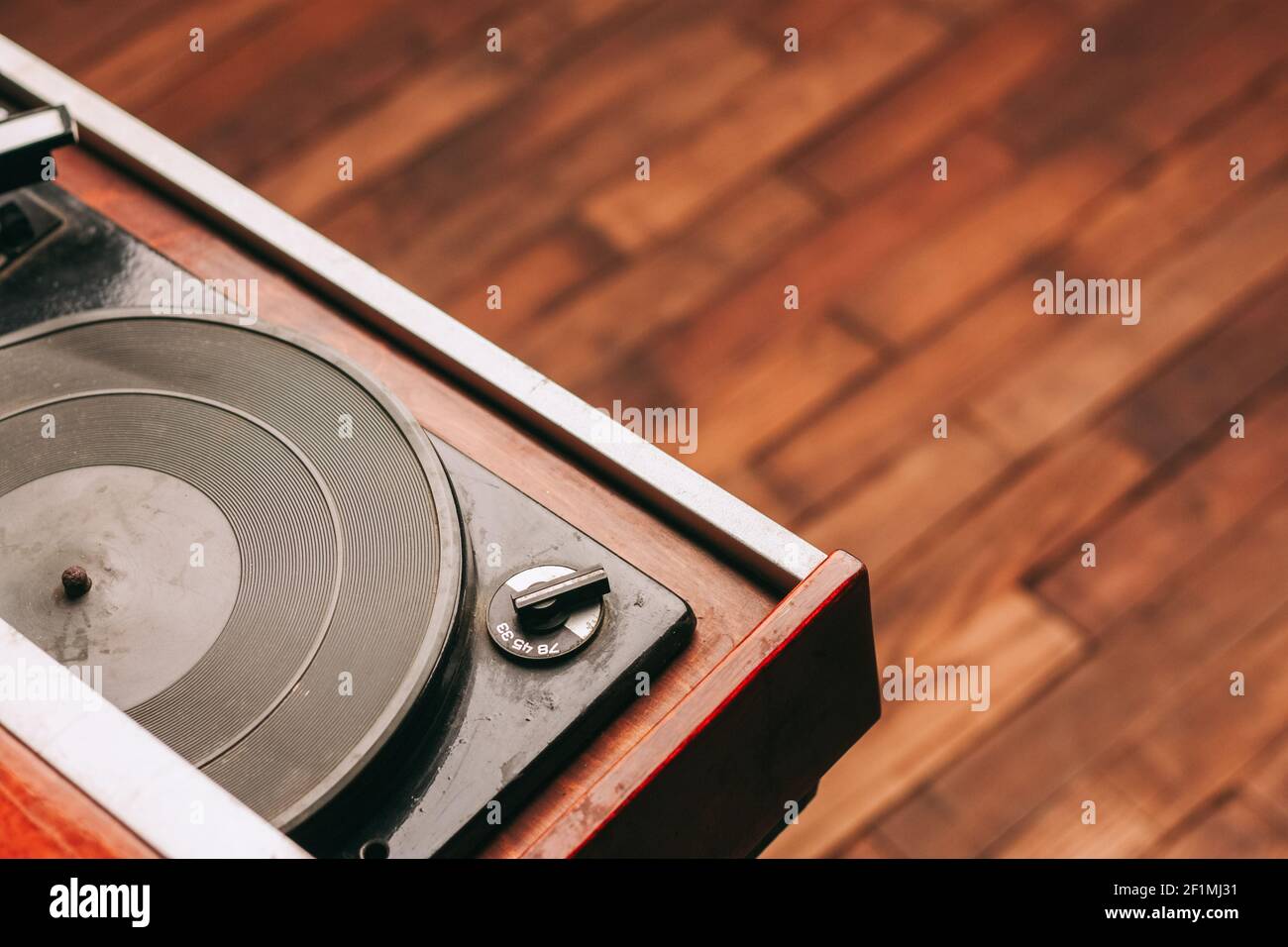 vinyl gramophone record player retro technology classic Stock Photo - Alamy