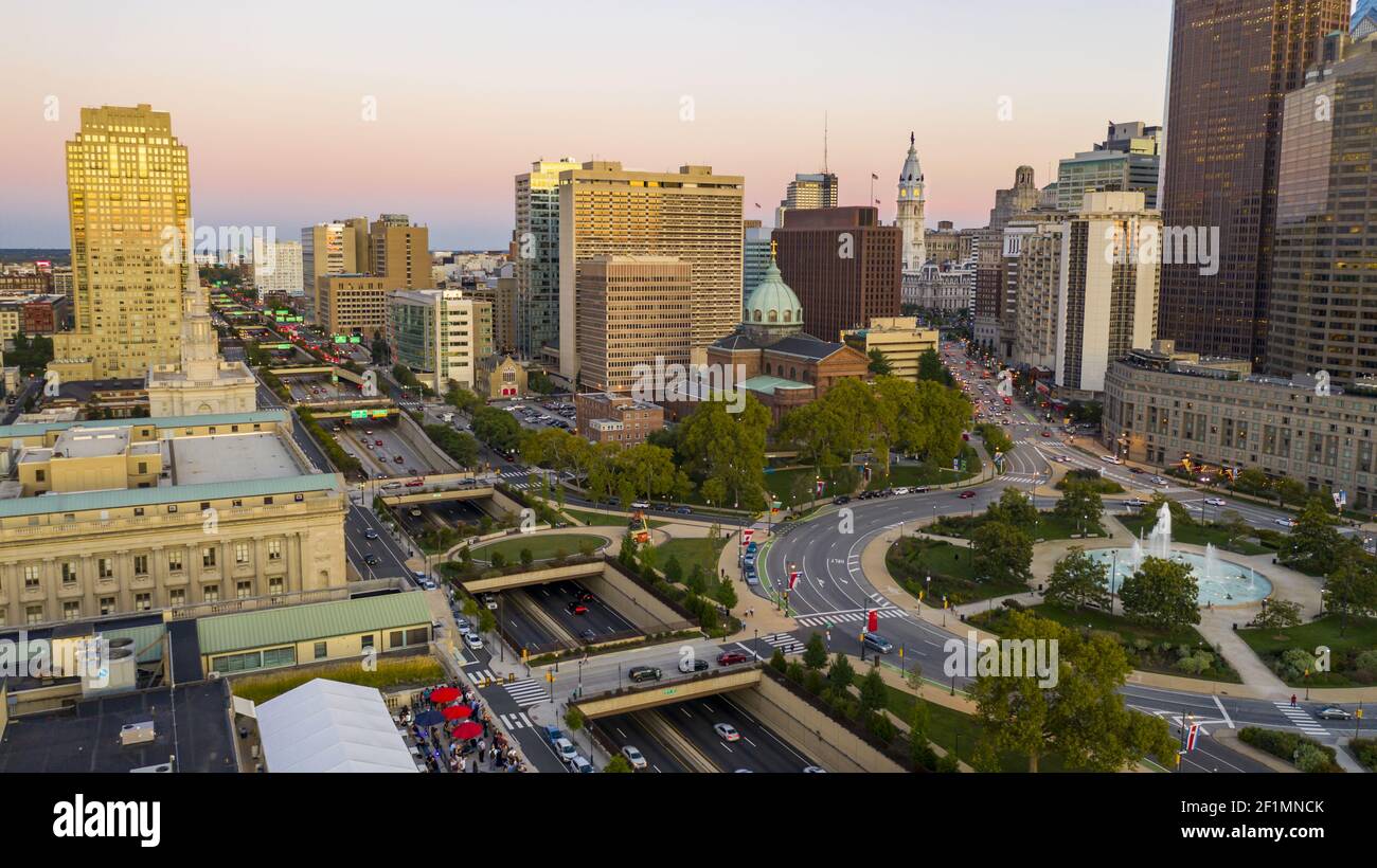 Downtown philadelphia square hi-res stock photography and images - Alamy