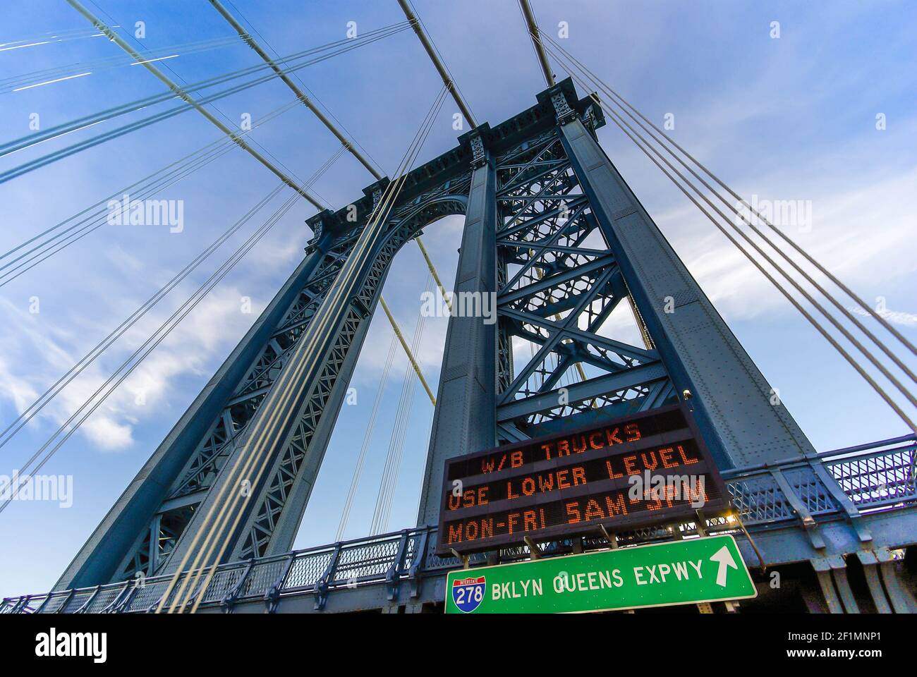 Arch of the Manhattan Bridge in New York, US Stock Photo - Alamy