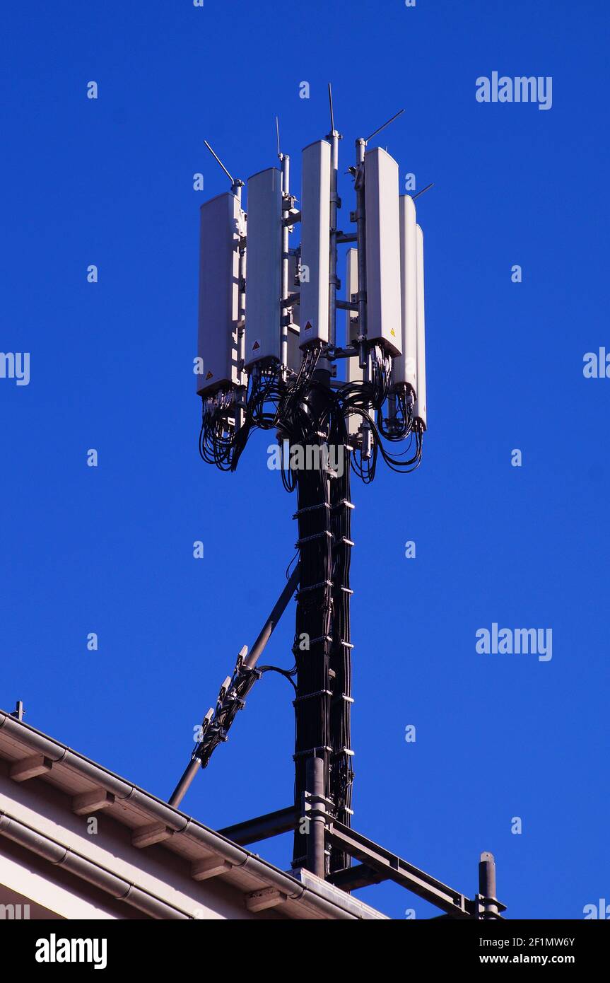 Vodafone mast hi-res stock photography and images - Alamy