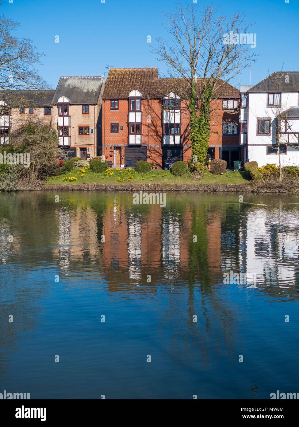 Thames housing hi-res stock photography and images - Alamy