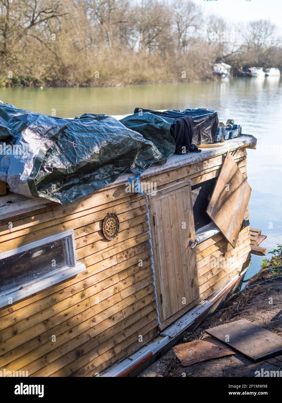 Wooden Houseboat, River Thames, Reading, Berkshire, England, UK, GB ...