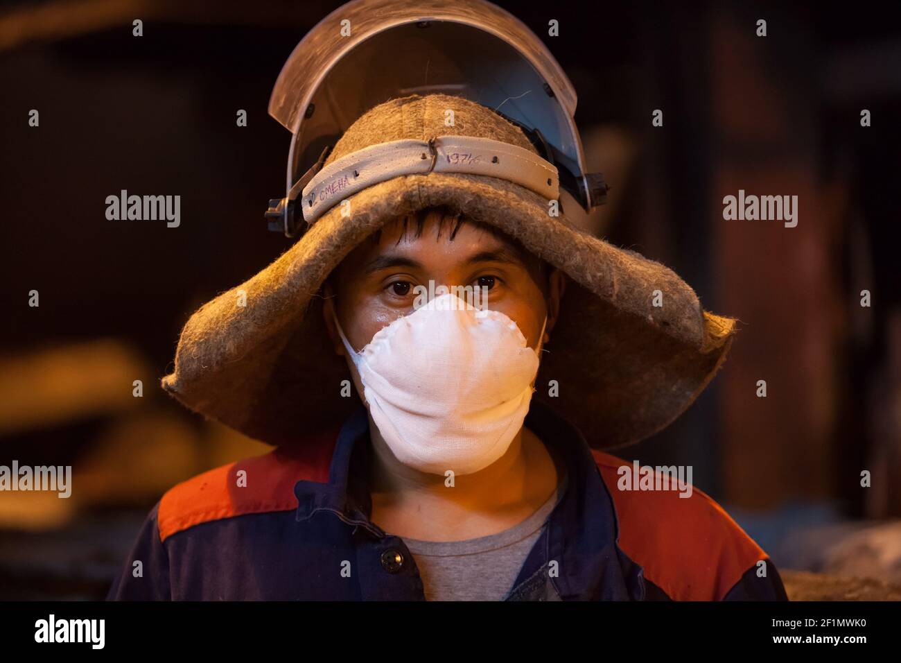 Metallurgist worker hi-res stock photography and images - Alamy