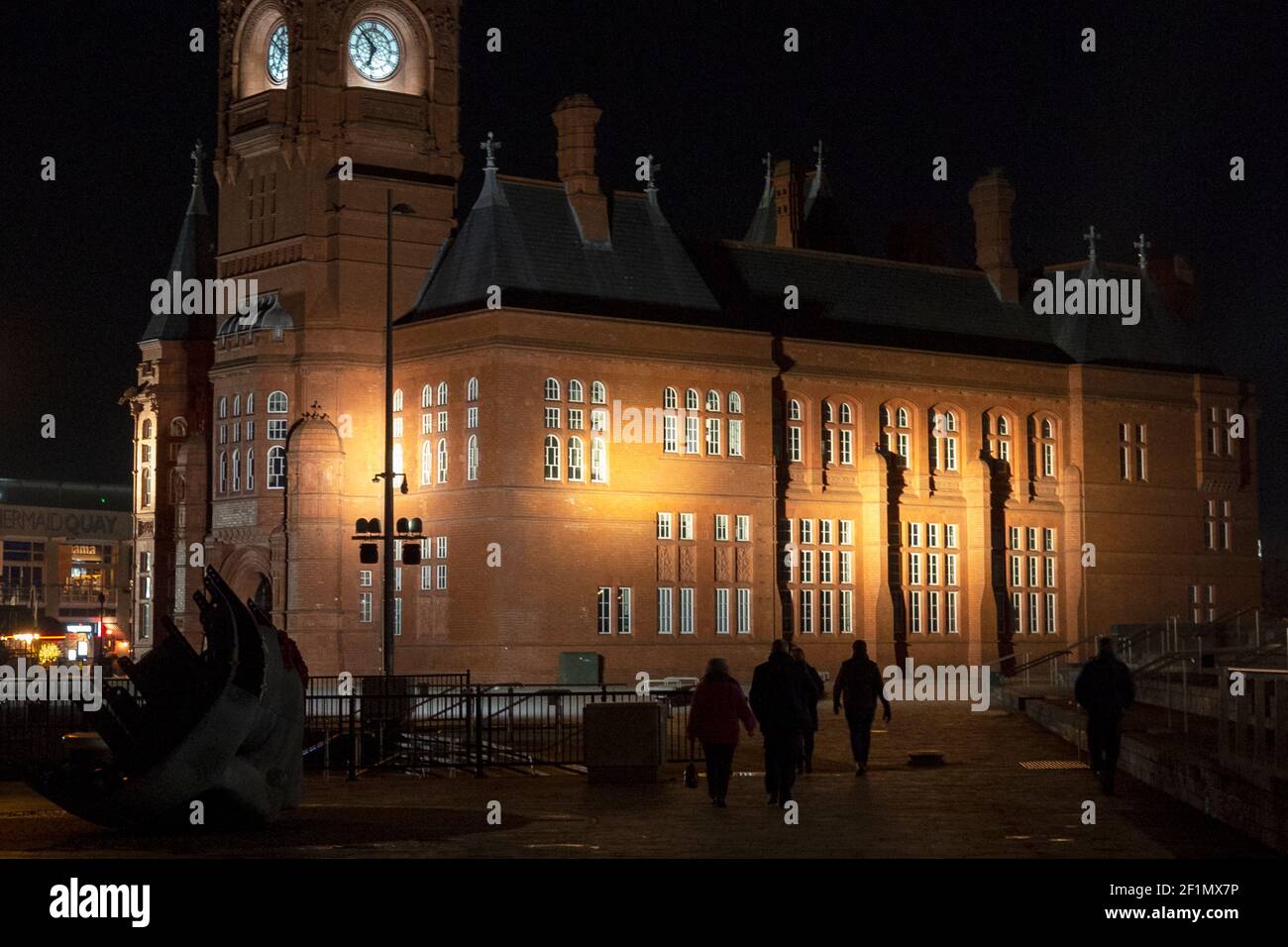 Cardiff bay night hi-res stock photography and images - Alamy