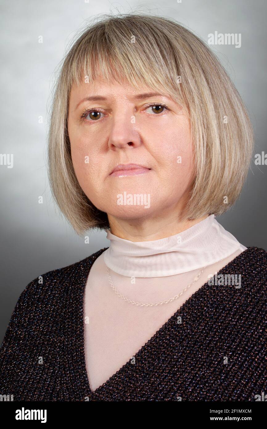 Average looking woman hi-res stock photography and images - Alamy
