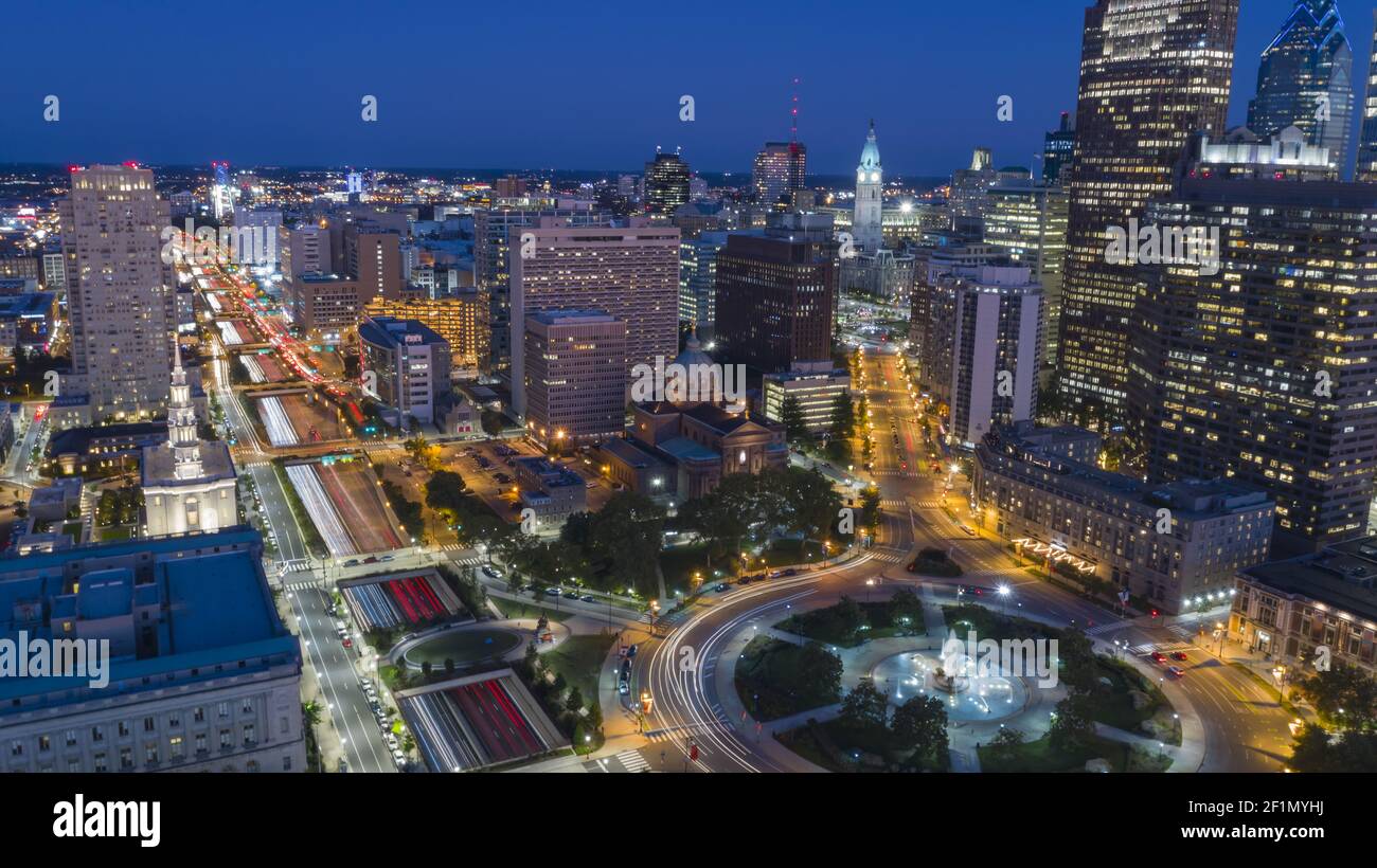 Downtown philadelphia square hi-res stock photography and images - Alamy