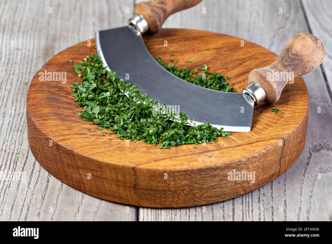 Chopping fresh parsley hi-res stock photography and images - Alamy