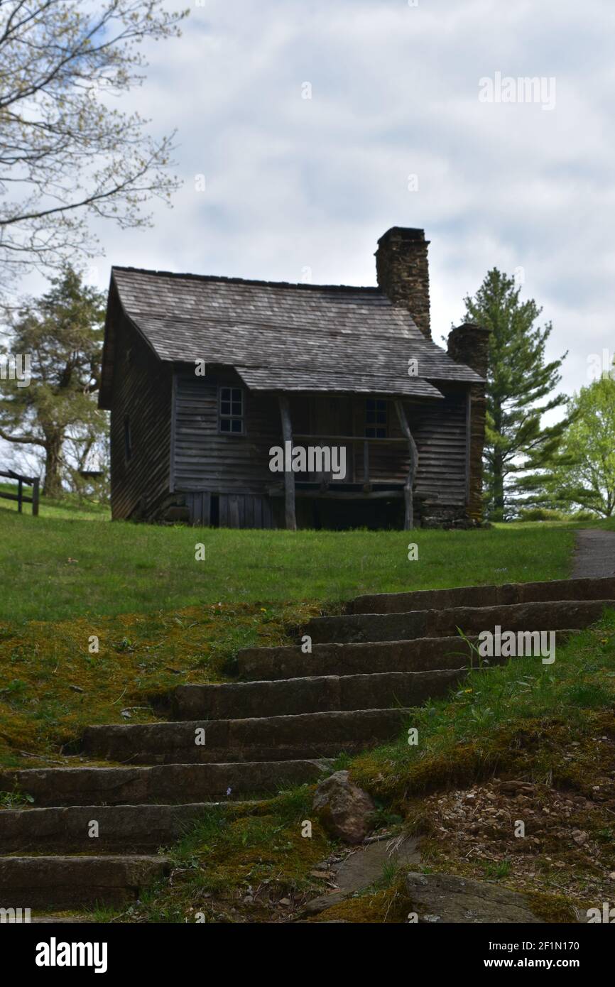 Old farmer's cabin in the Blue Ridge Mountains Stock Photo - Alamy