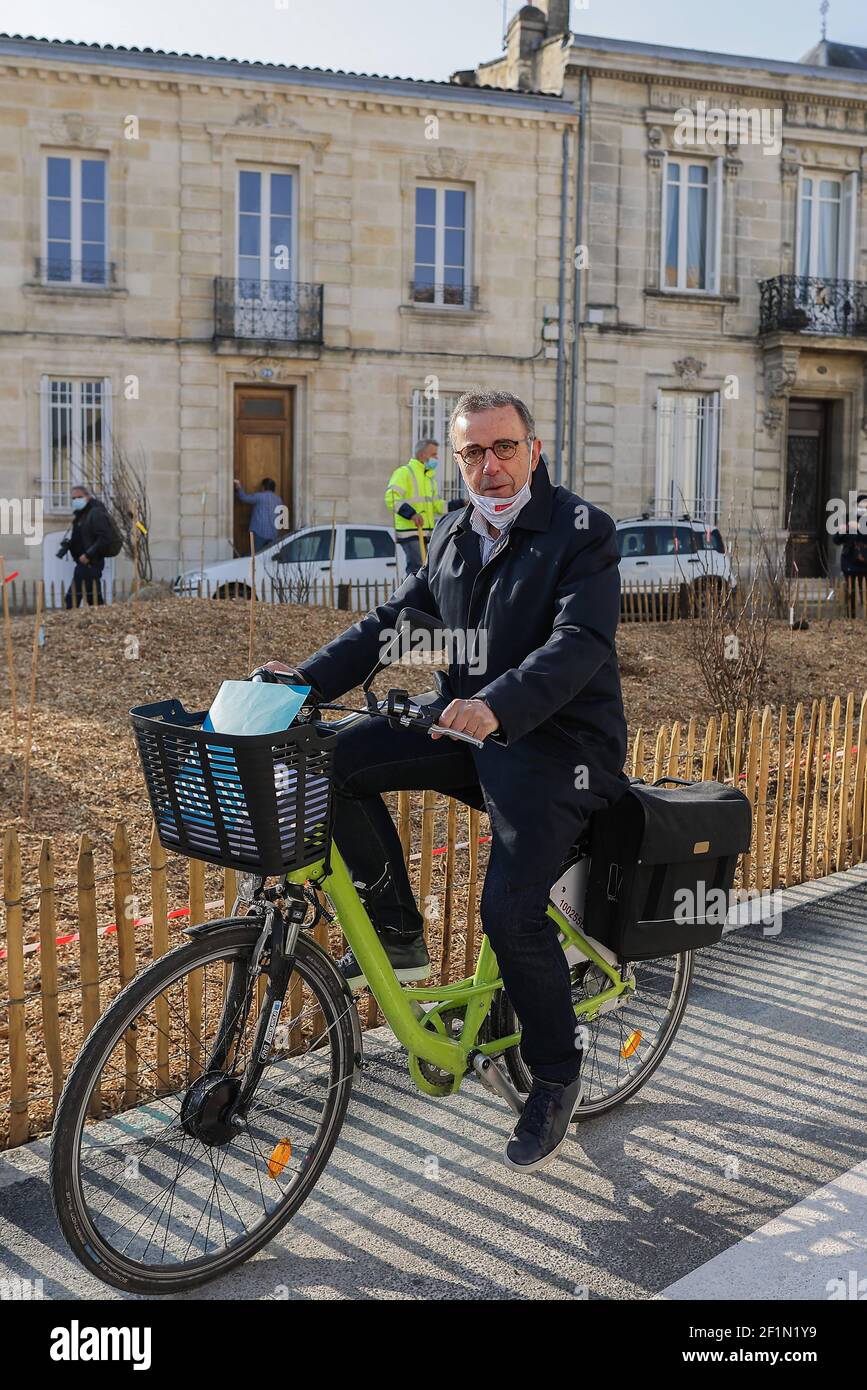 The mayor of Bordeaux, Pierre Hurmic, plants the city's first micro ...
