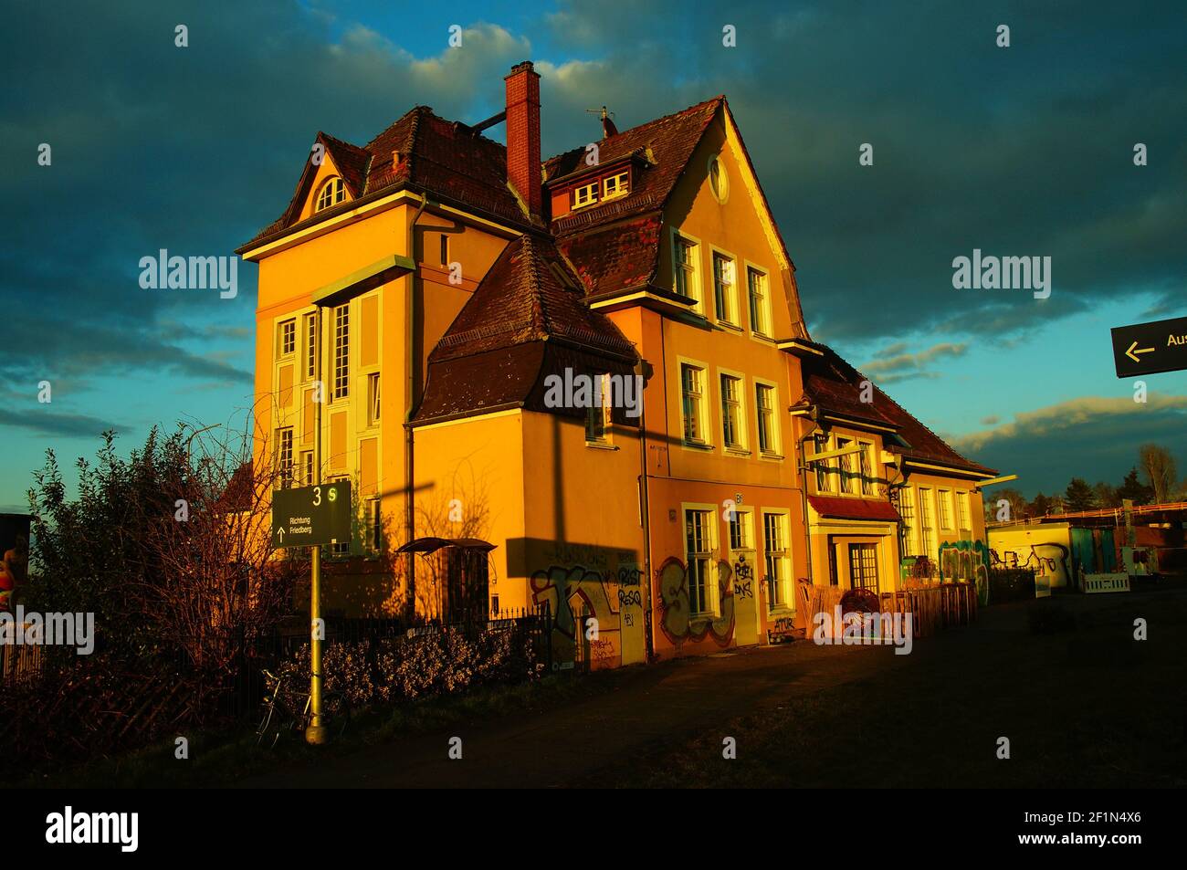 The old station building of the Frankfurt-Bonames station, today ...