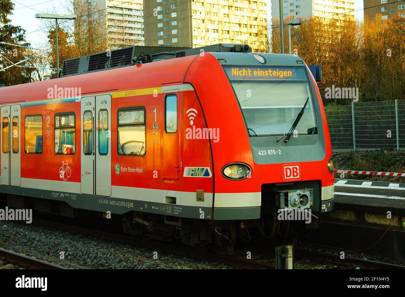An S6 S-Bahn stops at Frankfurter Berg station in the northern part of ...