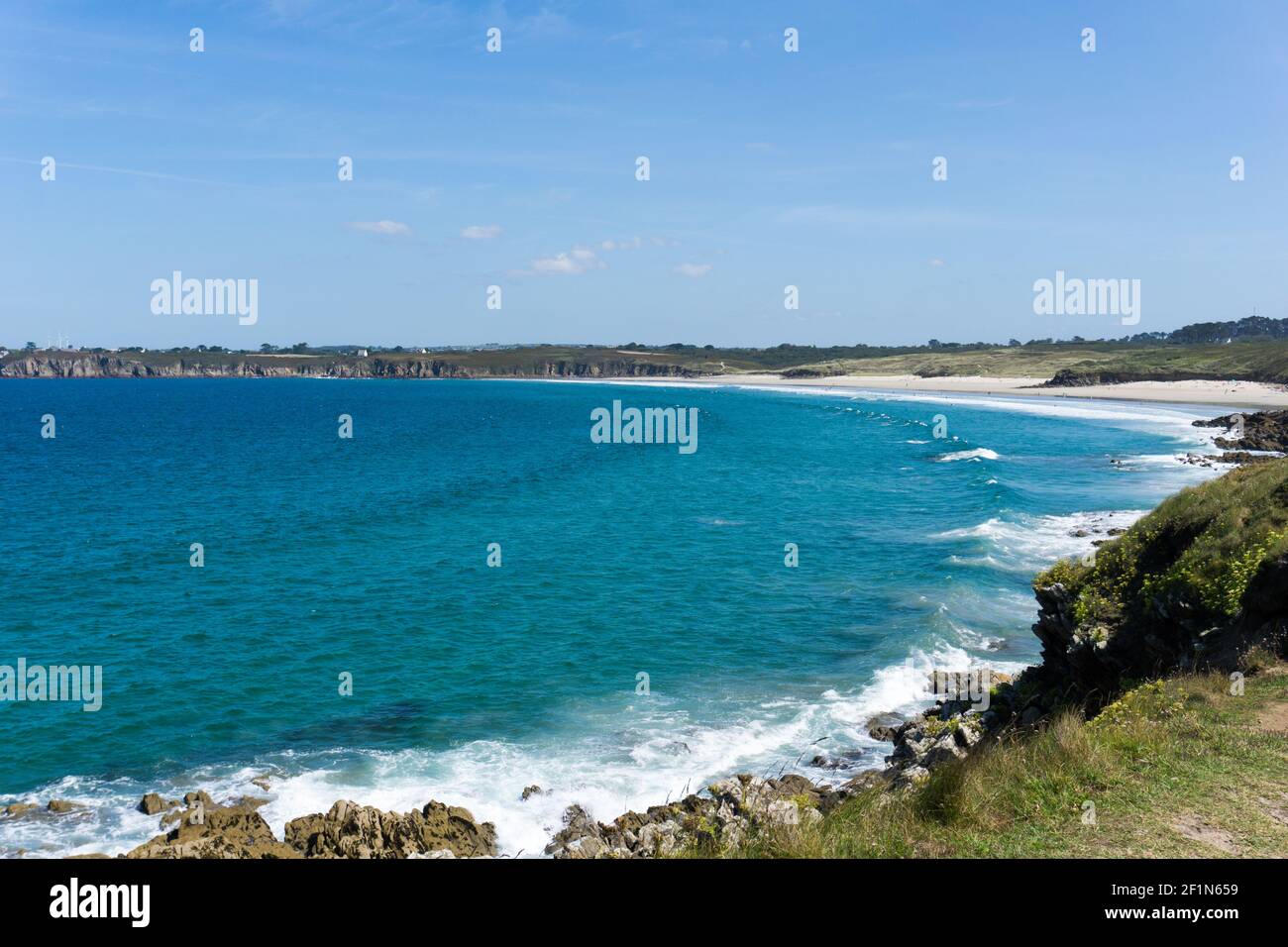 Ground swell waves rolling on the Blancs Sablons beach in Brittany ...