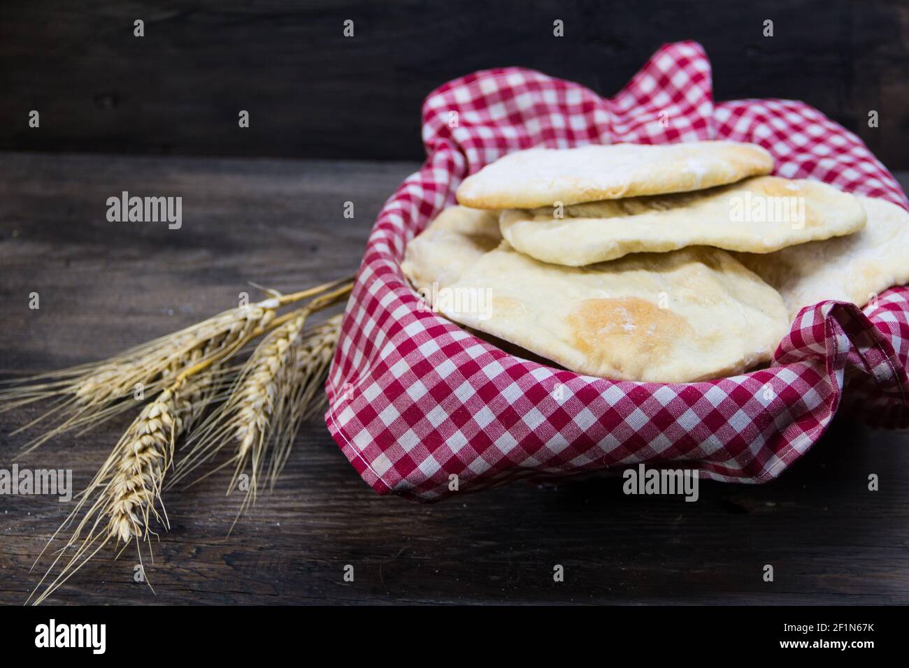 unleavened or unleavened bread, traditional of the Hebrew culture made ...