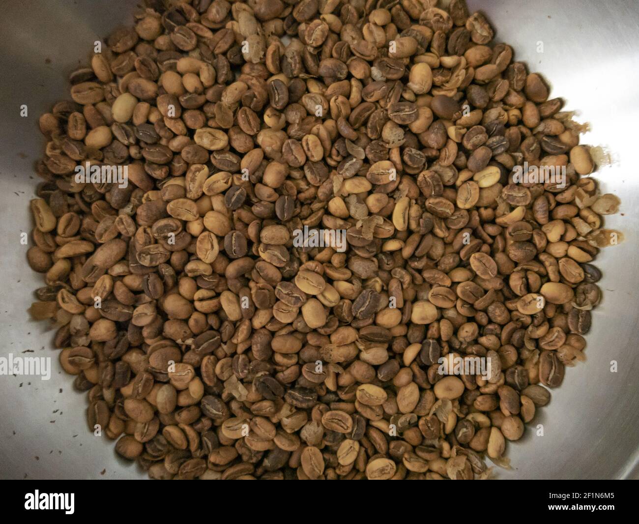 Roasted coffee in a steel pan Stock Photo - Alamy