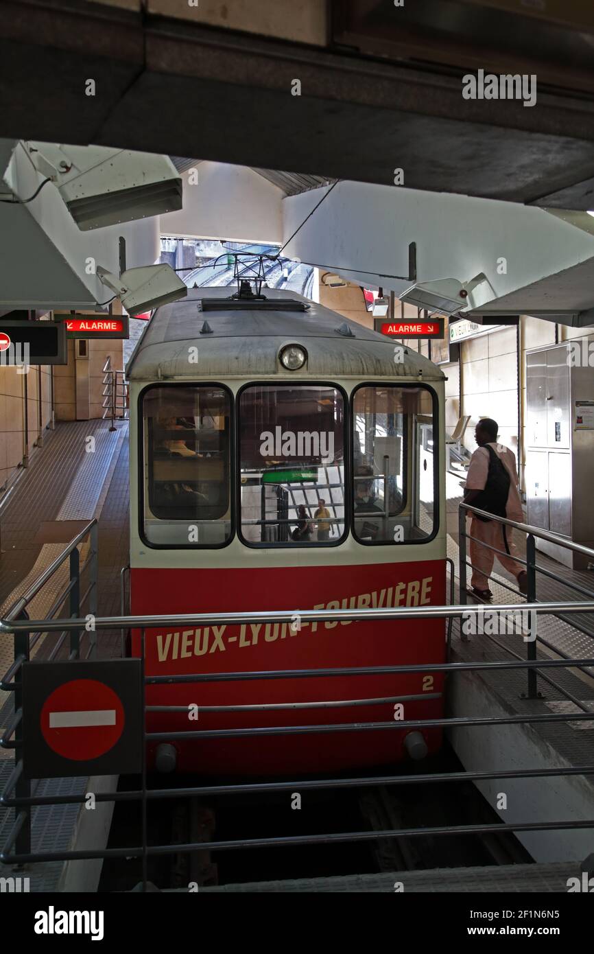 Funicular de Lyon Service No 2 Fourvière to Old Lyon at Saint-Jean ...