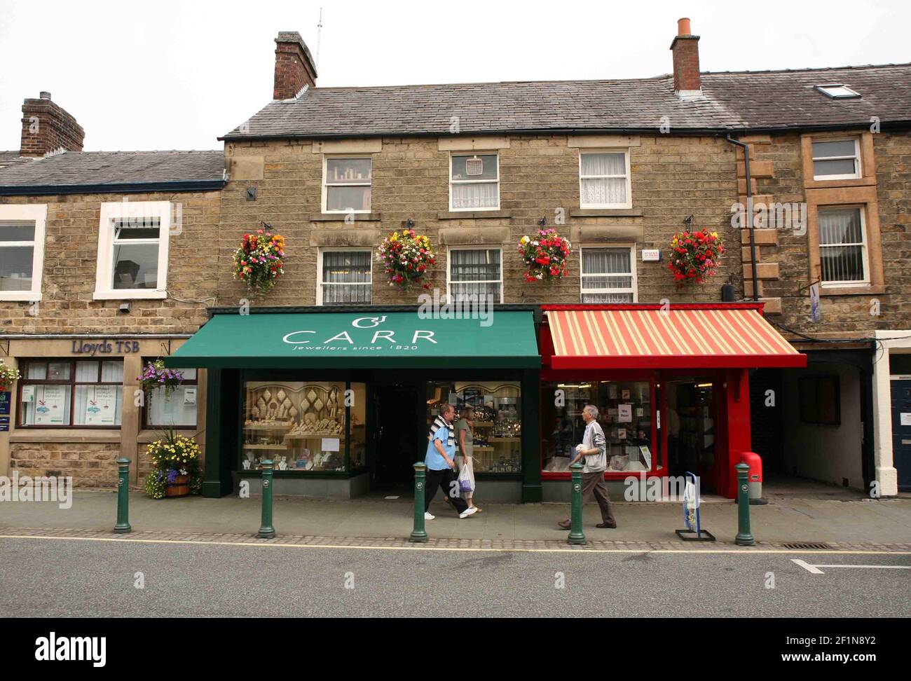 Britain in BLOOM......Garstang prepares for the judging pic David ...