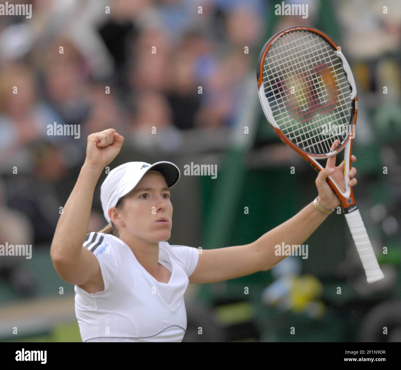 WIMBLEDON 2007 9th DAY 4/7/07. J.HENIS V S.WILLIAMS. AFTER WINNING ...