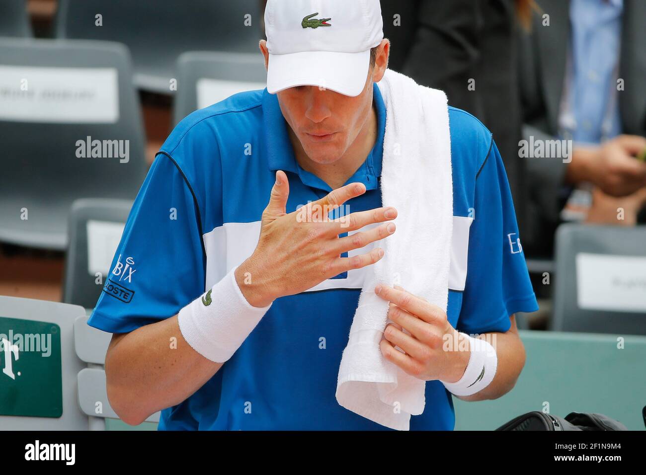 John Isner (USA) received care because of it bulb finger, he lost ...