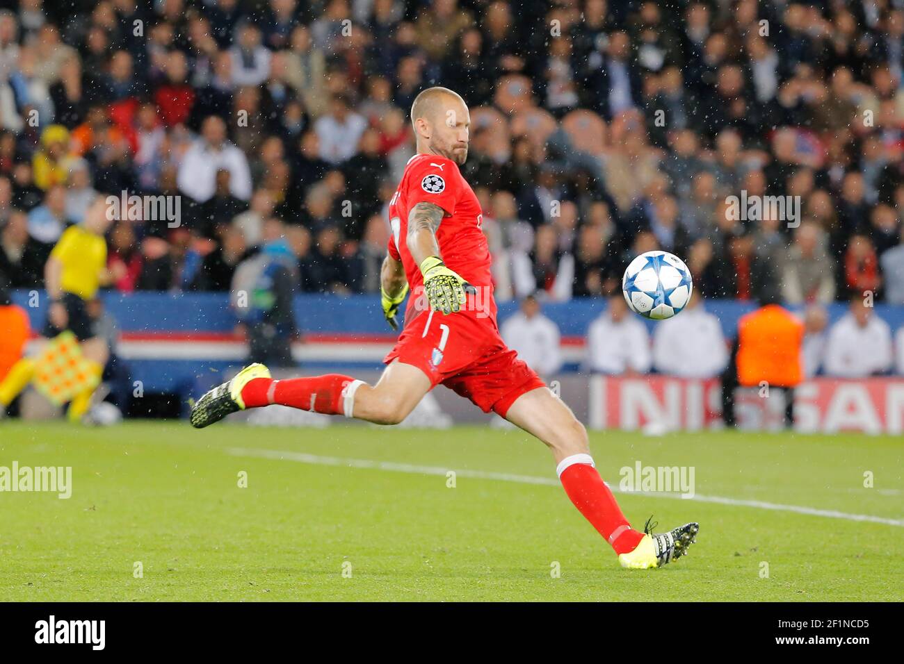 Johan Wiland (Malmo FF) during the UEFA Champions League Group A ...
