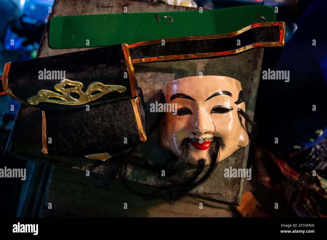 Chinese opera mask hi-res stock photography and images - Alamy