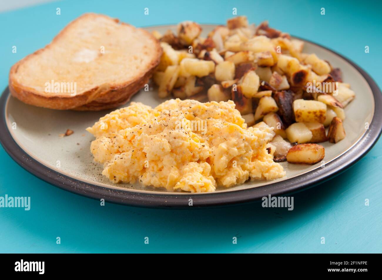 free range farm fresh eggs scambled with toast and hashbrowns Stock ...