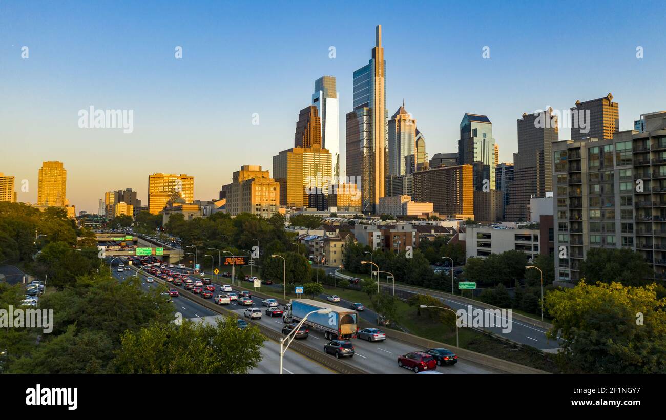 Downtown philadelphia square hi-res stock photography and images - Alamy