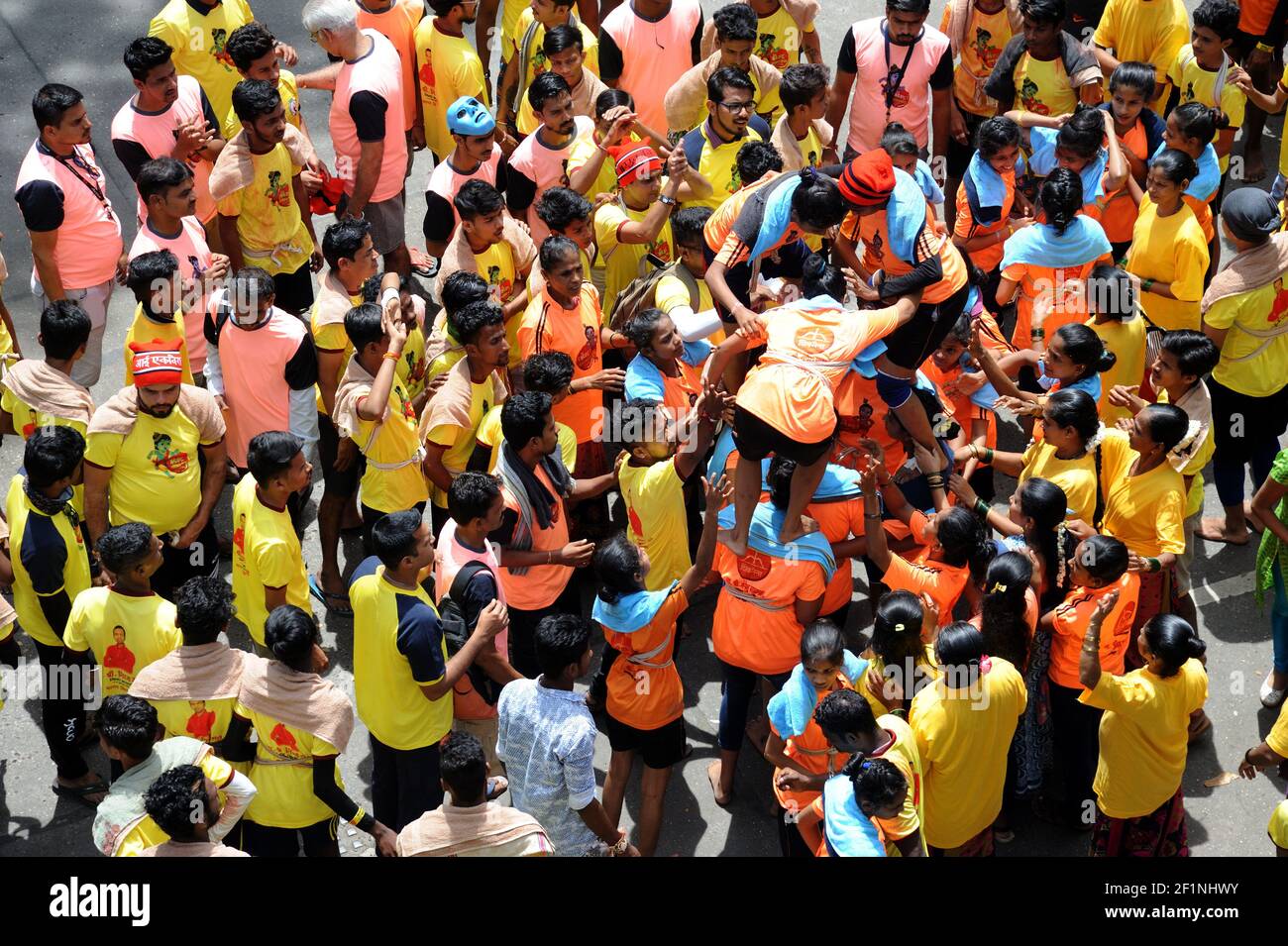 Human Pyramid trying to break dahi handi on Janmashtami, Gokulashtami ...