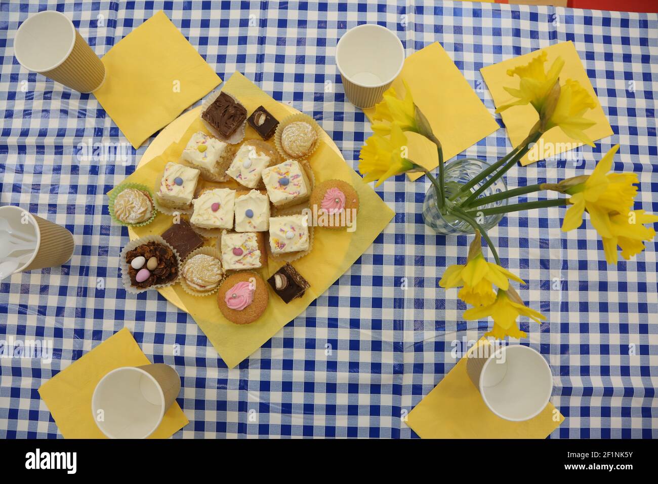 Tablecoth coffee table hi-res stock photography and images - Alamy