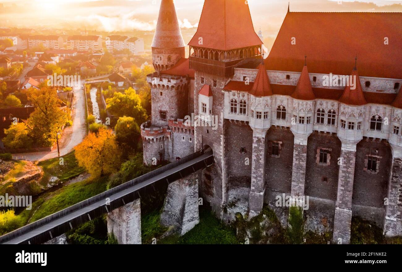Castelul huniazilor or castelul corvinilor hi-res stock photography and ...