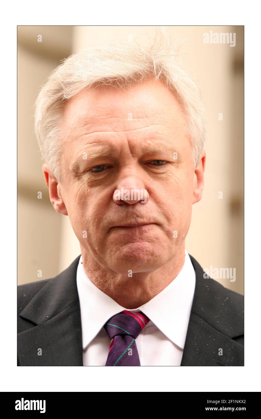 David Davis hands in his resignation letter, then speaks to the media ...