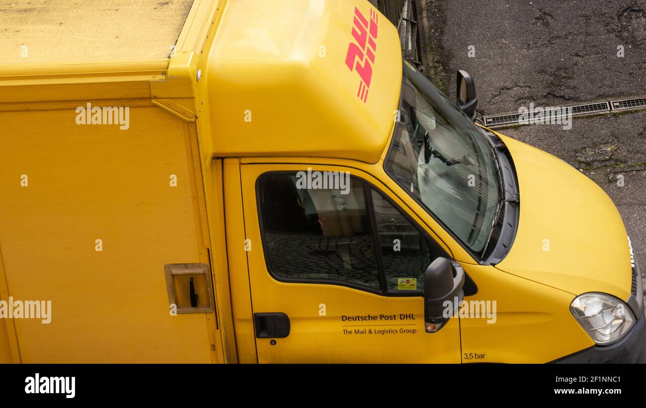 Yellow dhl car hi-res stock photography and images - Alamy