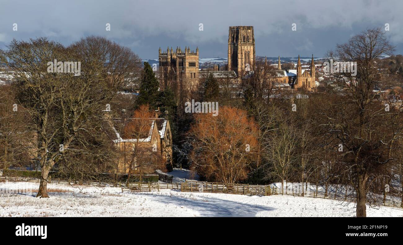 Durham cathedral in the snow hi-res stock photography and images - Alamy