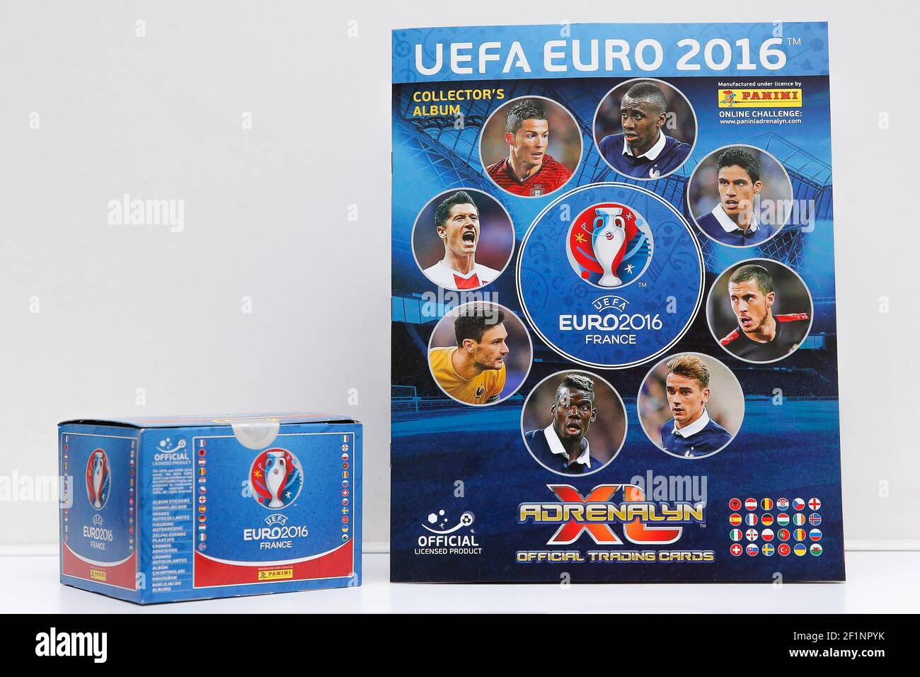 Collector's album and stickers box illustration during the Press ...