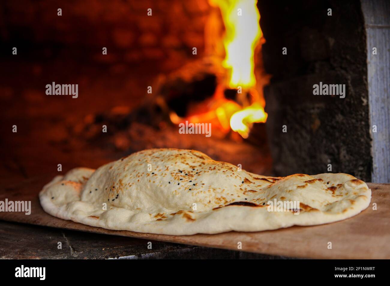 Pitta bread hi-res stock photography and images - Alamy
